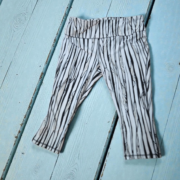 DSG | Pants & Jumpsuits | Dsg Black And White Striped Capris | Poshmark
